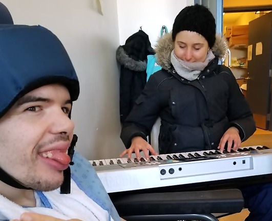 Commercial VIA RAIL featuring Emilee FEELY Musician - Feely Music